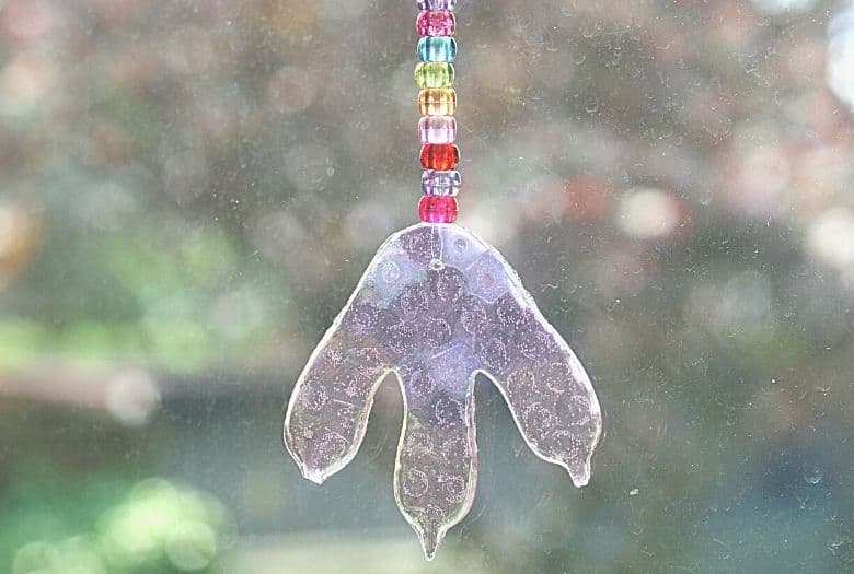 Just 6 Simple Steps To A Beautiful And Fun Dinosaur Sun Catcher